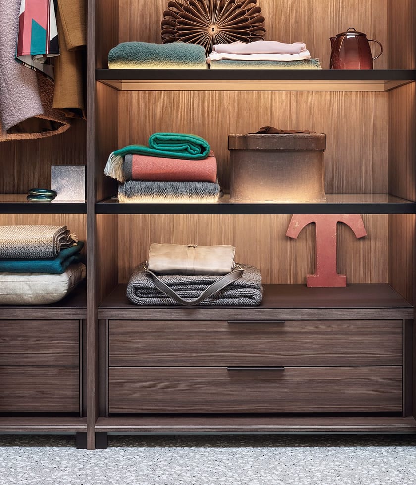 TEXT Custom wardrobe with sliding doors By Lema | design Officinadesign ...