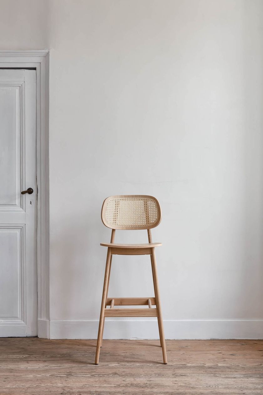 TITUS High oak stool with footrest By Vincent Sheppard