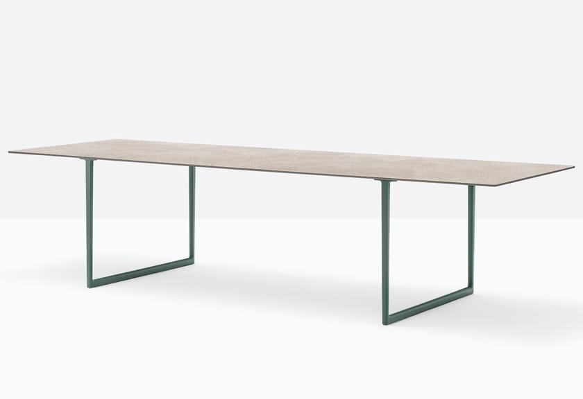 TOA TABLE OUTDOOR mesa By Pedrali diseño Robin Rizzini