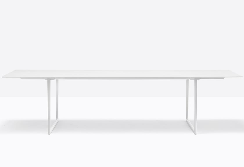 TOA TABLE OUTDOOR mesa By Pedrali diseño Robin Rizzini