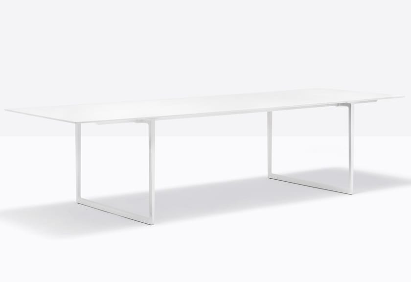 TOA TABLE OUTDOOR Tavolo By Pedrali | design Robin Rizzini