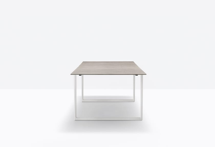 TOA TABLE OUTDOOR mesa By Pedrali diseño Robin Rizzini