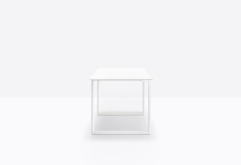 TOA TABLE OUTDOOR mesa By Pedrali diseño Robin Rizzini