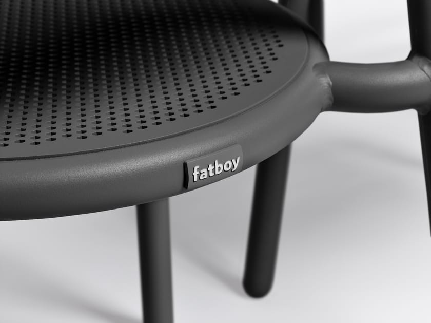 TONÌ | Chair with armrests By Fatboy