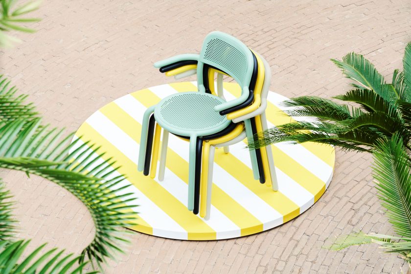 TONÌ | Chair with armrests By Fatboy