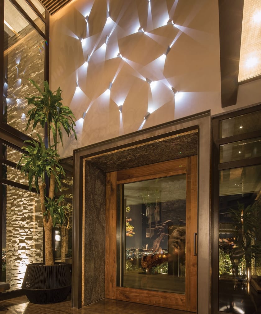 TOPIX wall light By Delta Light