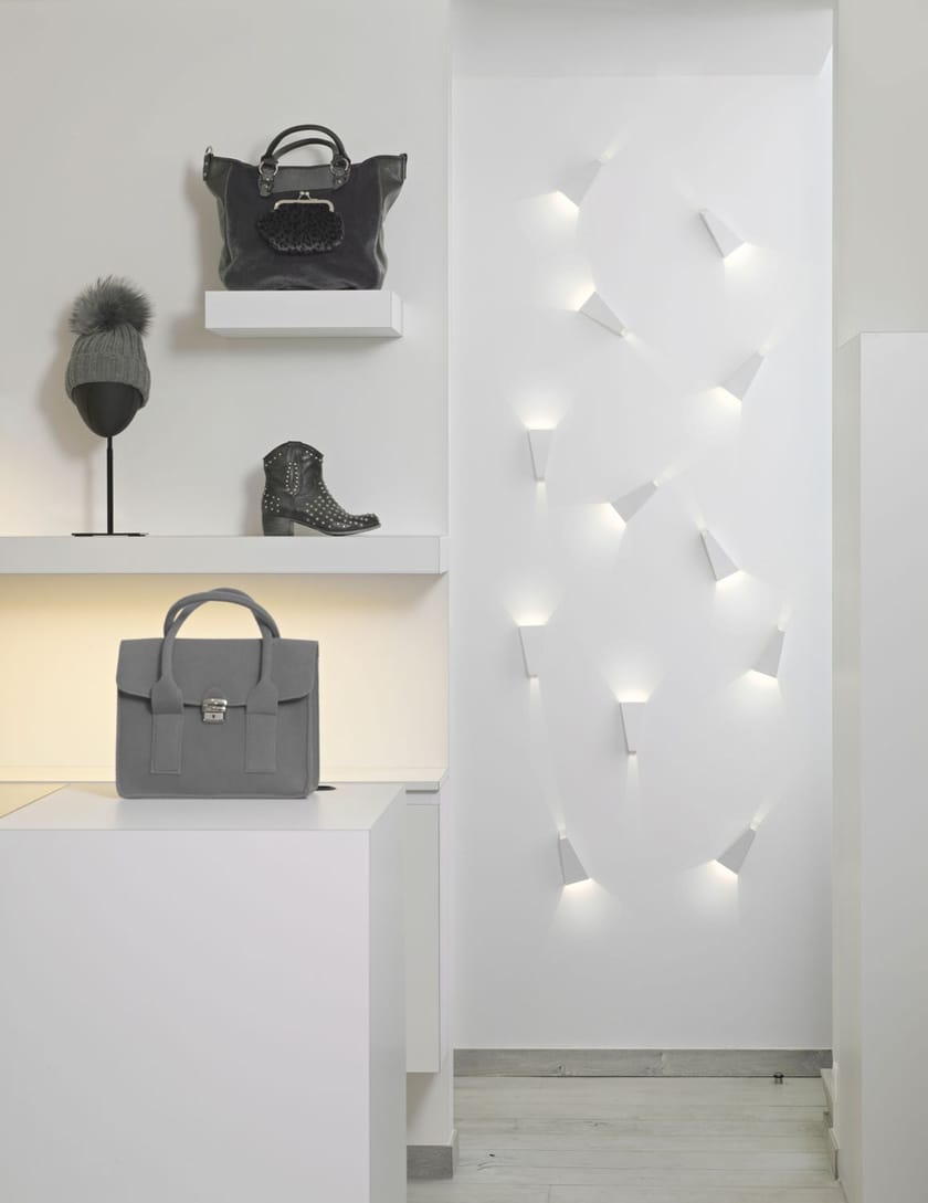 TOPIX wall light By Delta Light