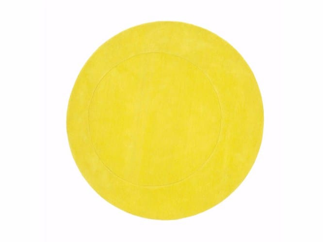 Solid-color round rug TRACE By ASPLUND design Ola Rune