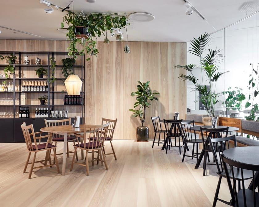 Table ronde en chêne TRIANGLE LEG | Table ronde Collection Triangle Leg ...