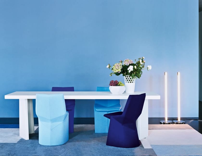 TUBE LIGHT 落地灯 By ClassiCon 设计师Eileen Gray