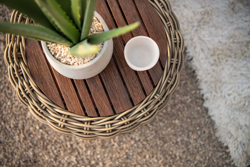TUGU Round low wicker garden side table By Jardinico