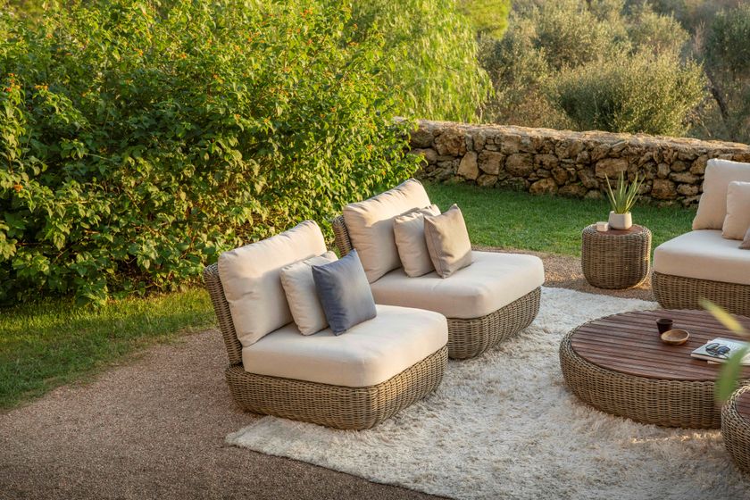 TUGU Round low wicker garden side table By Jardinico