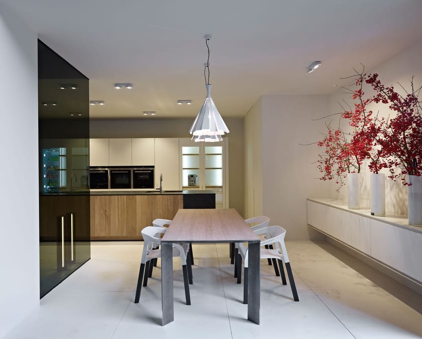 TWEETER ON | Multiple spotlight By Delta Light