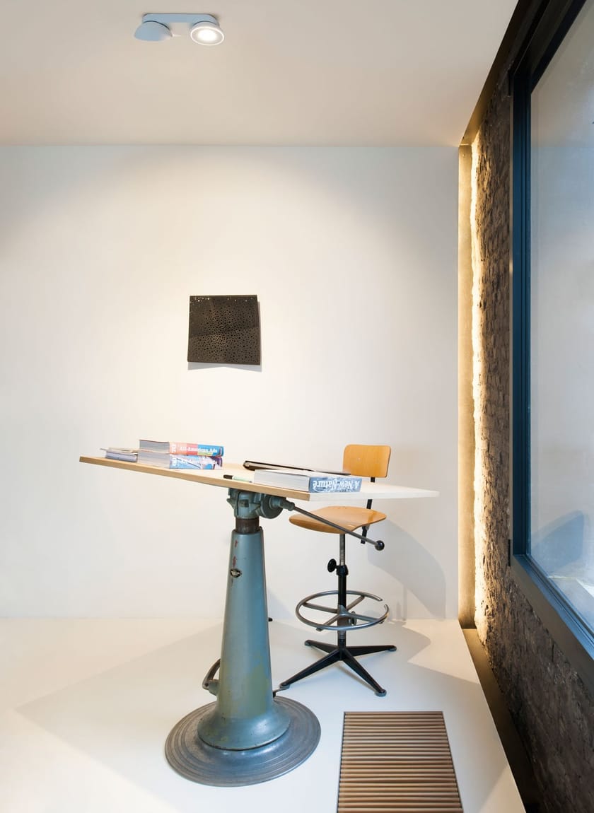 TWEETER ON | Multiple spotlight By Delta Light