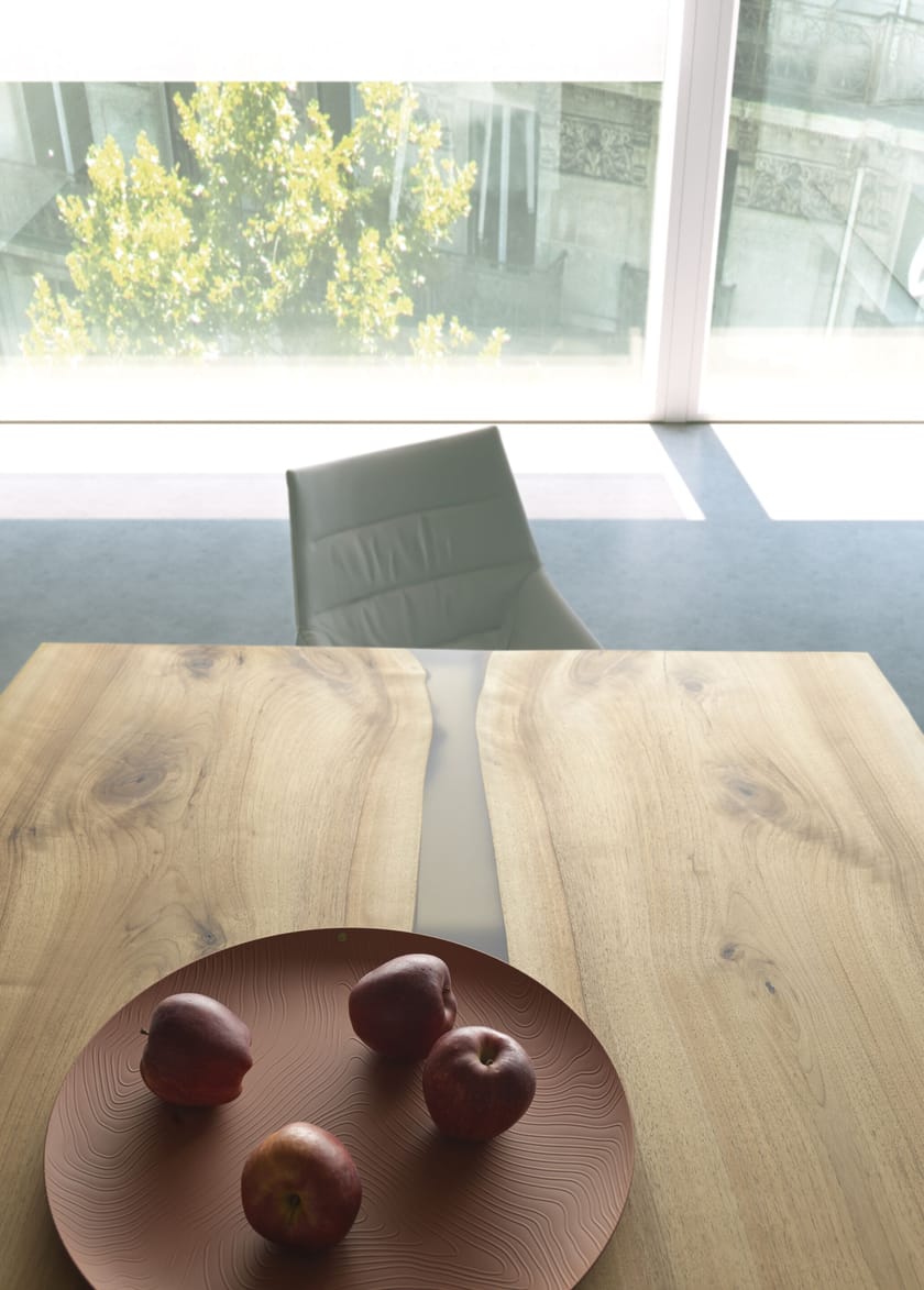 PLURIMA Table By Tabula