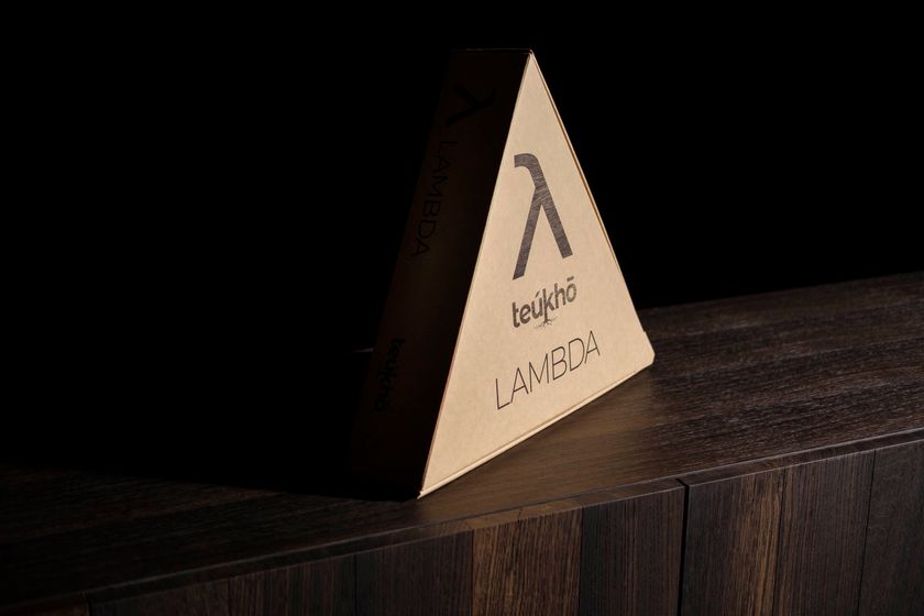 LAMBDA Table lamp By Teúkhō