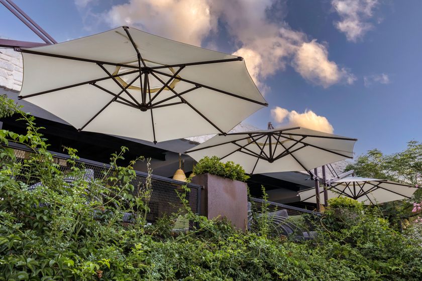 BANANA PLUS DOUBLE ROUND Garden umbrella By The Umbrella House