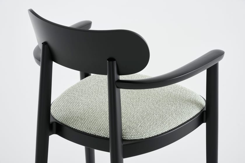 118 SPFV Silla de madera maciza con cojin integrado By Thonet | design ...