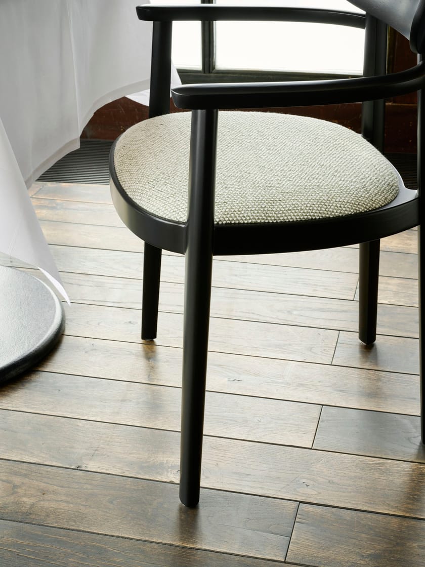 118 SPFV Solid wood chair with integrated cushion By Thonet | design ...