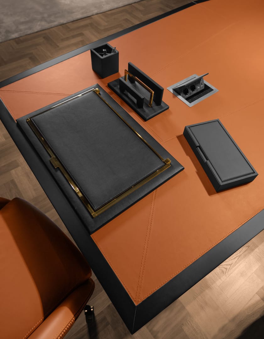 GT MEETING Tanned leather meeting table By Tonino Lamborghini Casa