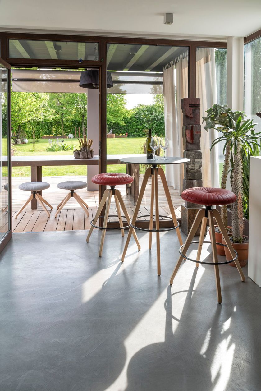 TURN AROUND Swivel wooden stool with footrest By Tonon | design Martin ...