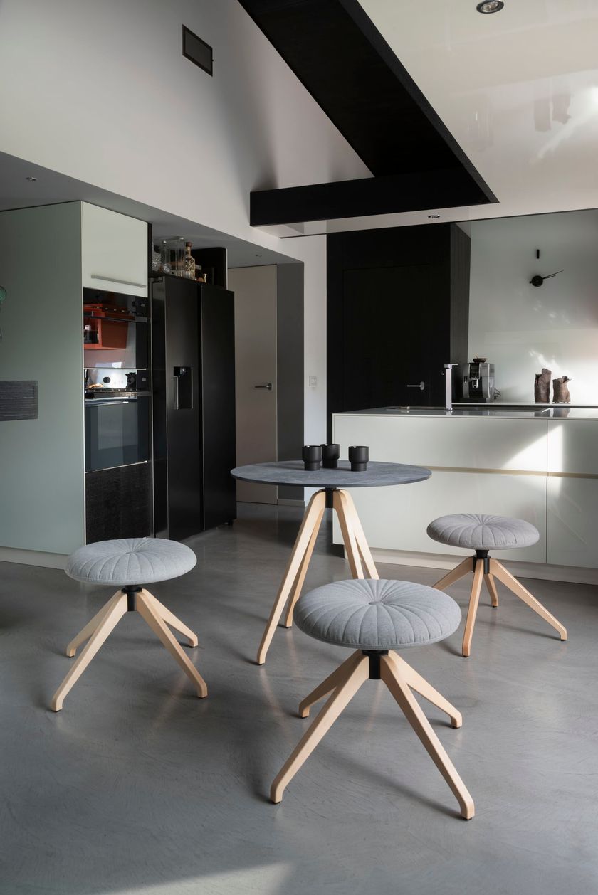 TURNA AROUND Swivel wooden stool By Tonon