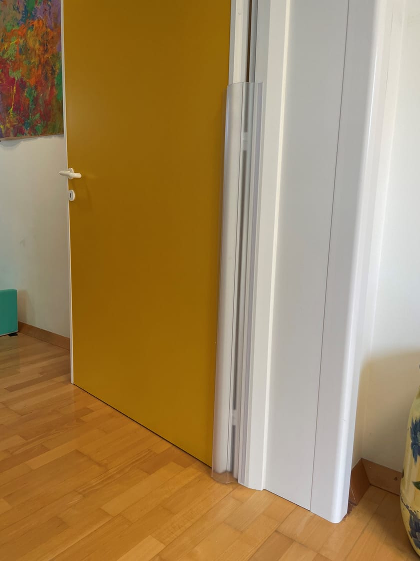 Transparent fingersafe Fingersafe protection with bi-adhesive By ProExpanso