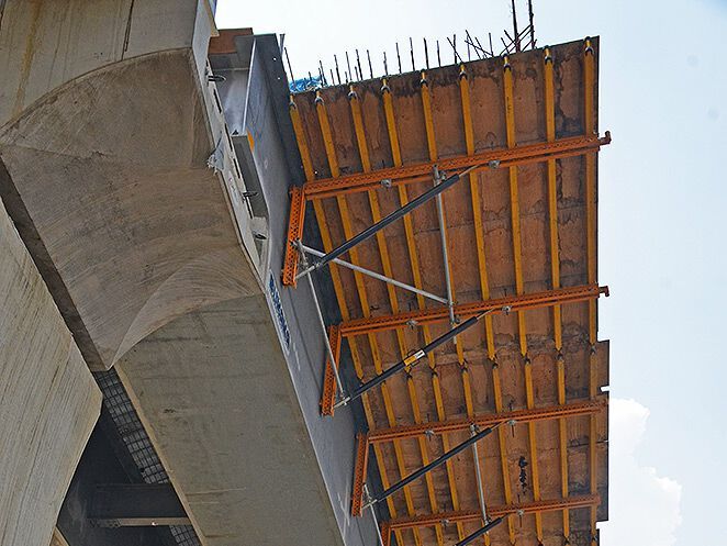 HC Modular formwork for the construction of the wings or central slab ...