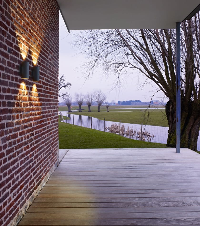 ULTRA X | Outdoor wall Lamp By Delta Light
