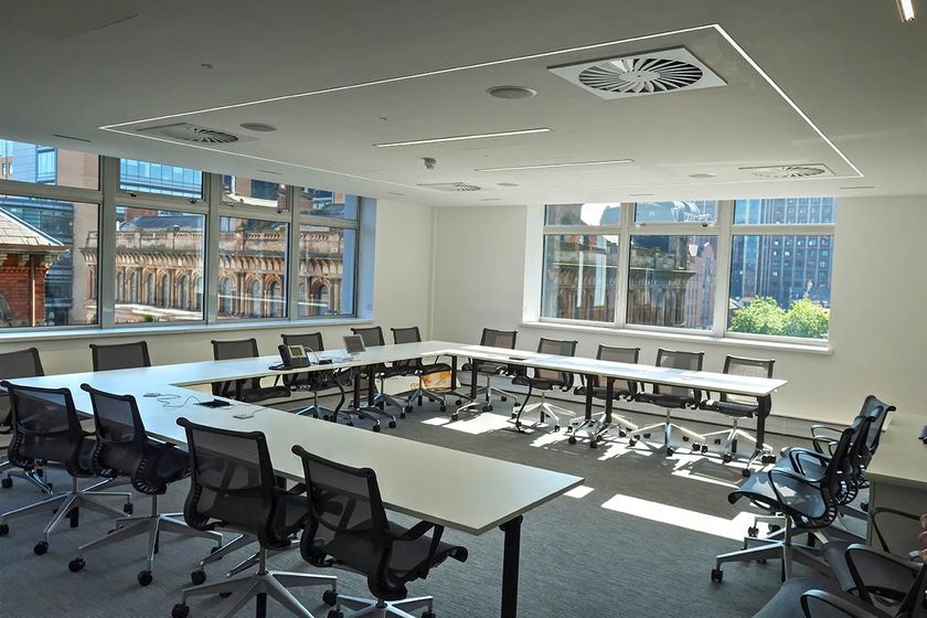 UNDERSCORE 18 RGB linear lighting profile By iGuzzini