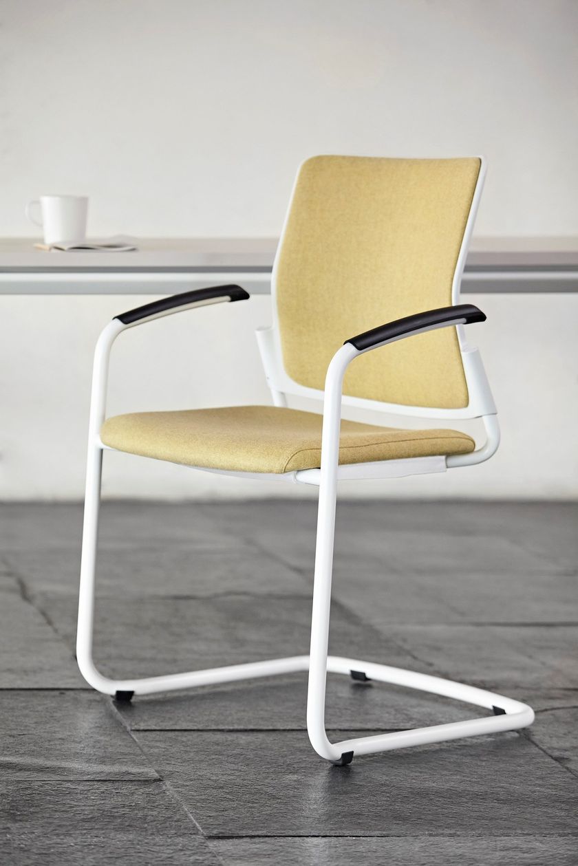 URBAN PLUS | Cantilever chair By ACTIU design Javier Cuñado