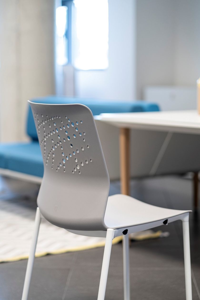 URBAN-BLOCK Stackable training chair By ACTIU | design Javier Cuñado