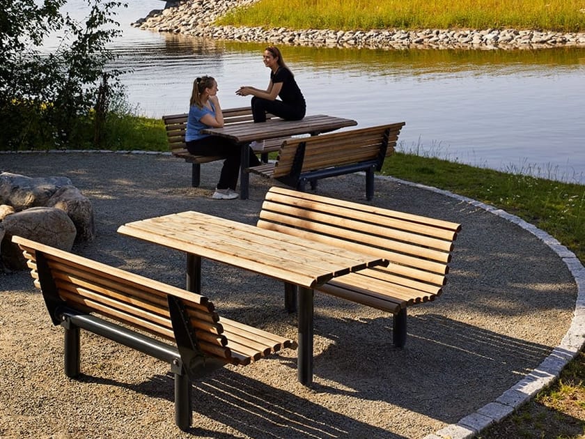 URBAN | Table for public areas By VESTRE