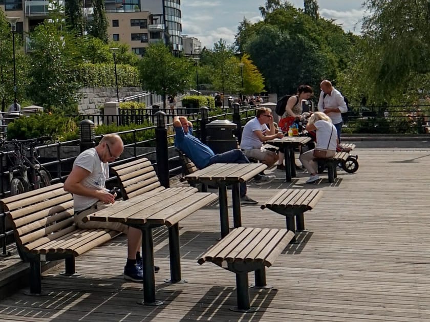 URBAN | Table for public areas By VESTRE