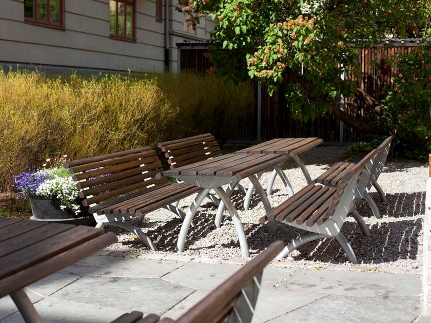 URBAN | Table for public areas By VESTRE