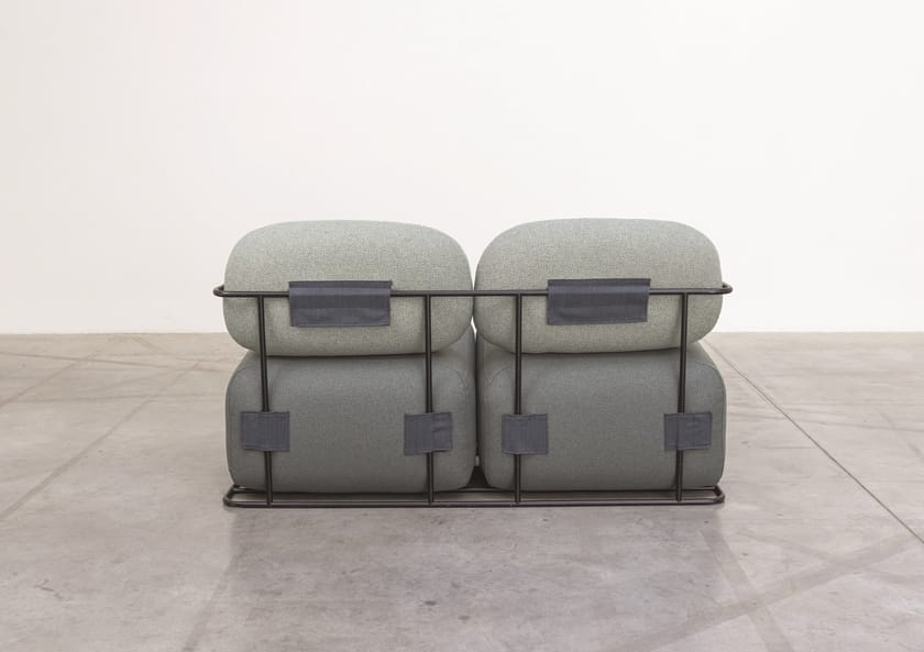 Canapé rembourré avec structure métal et tissus recyclés USOFA ...