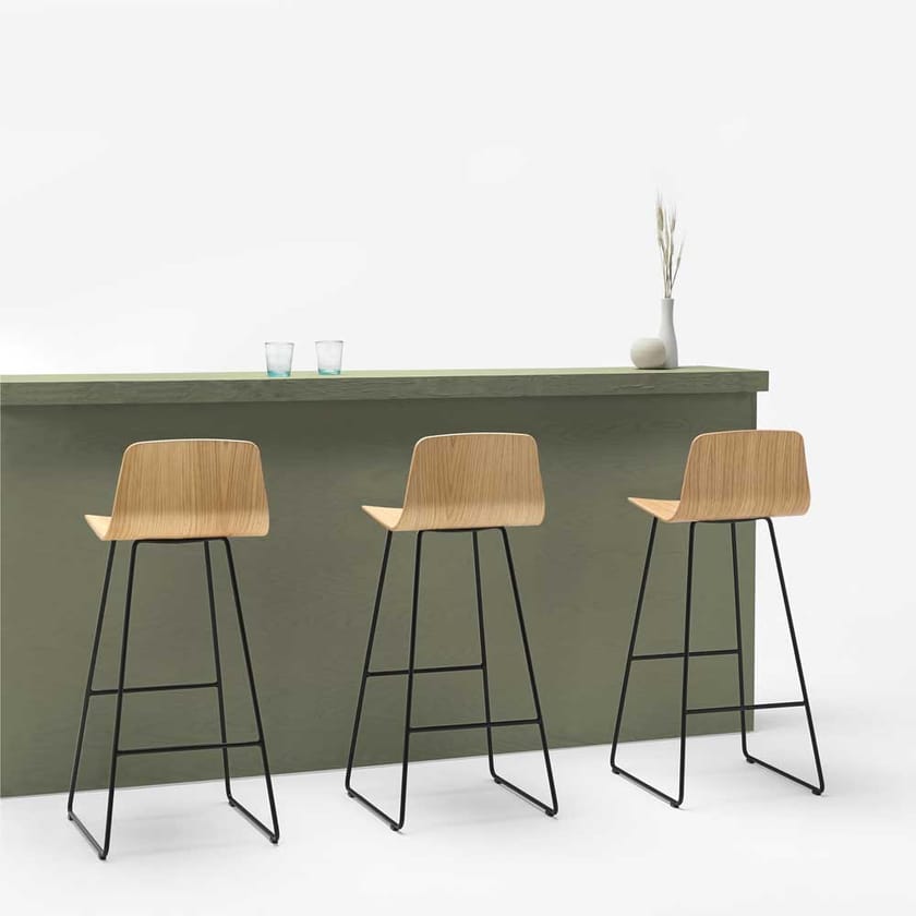 VARYA WOOD Sled base oak stool with footrest By INCLASS | design Simon ...