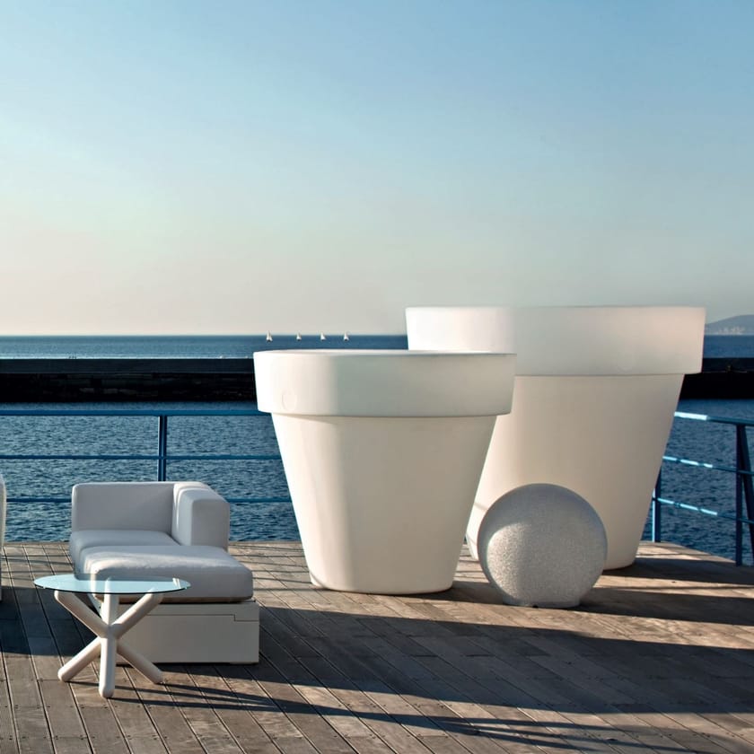 VAS-TWO Garden vase By Serralunga | design Luisa Boccietto