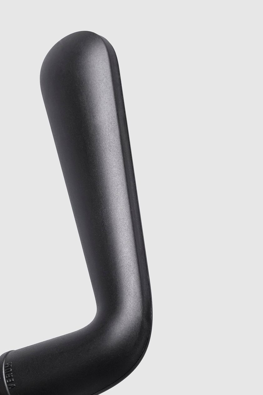 SNAPP BLACK Recycled plastic door handle By VERUM