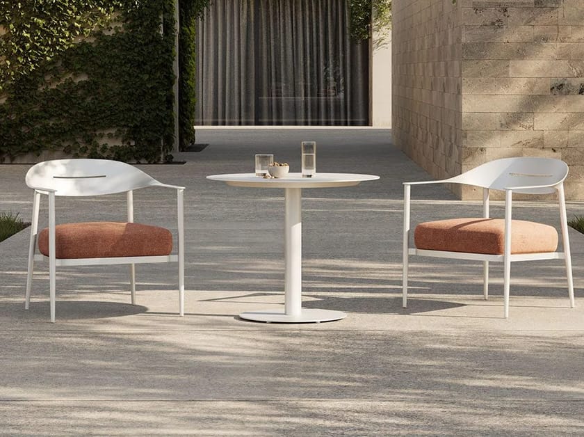 CELIA Low lounge chair By VINEKO