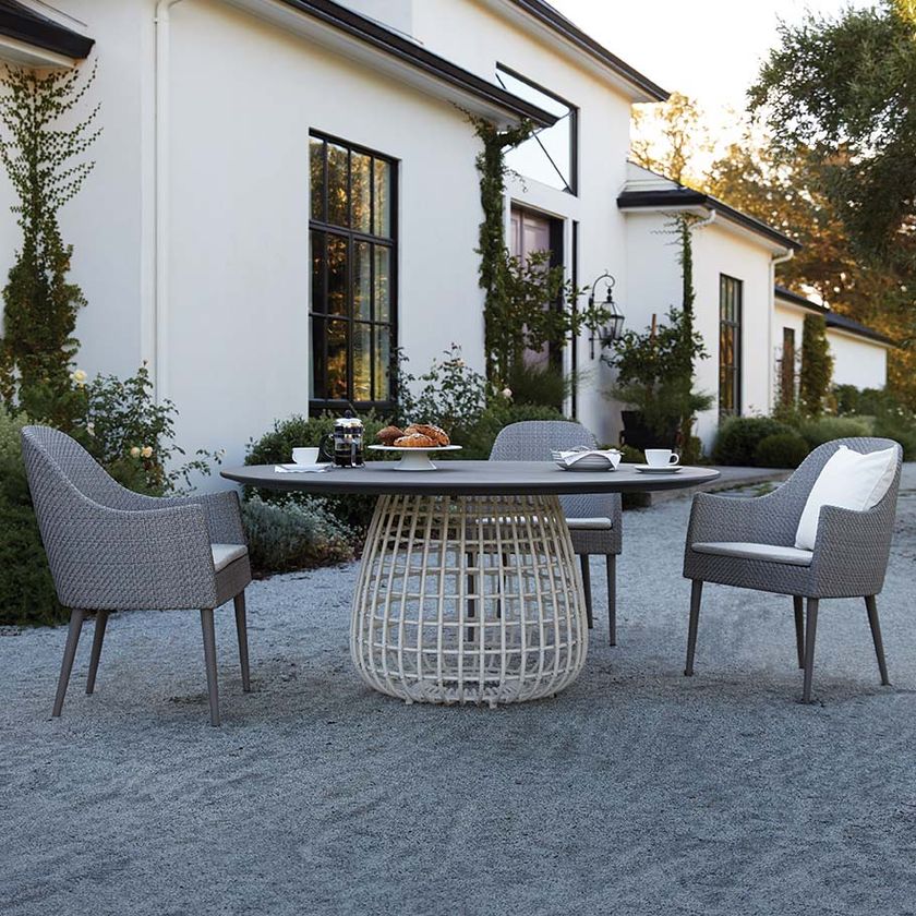 VINO | Dining table By JANUS et Cie design Janice Feldman