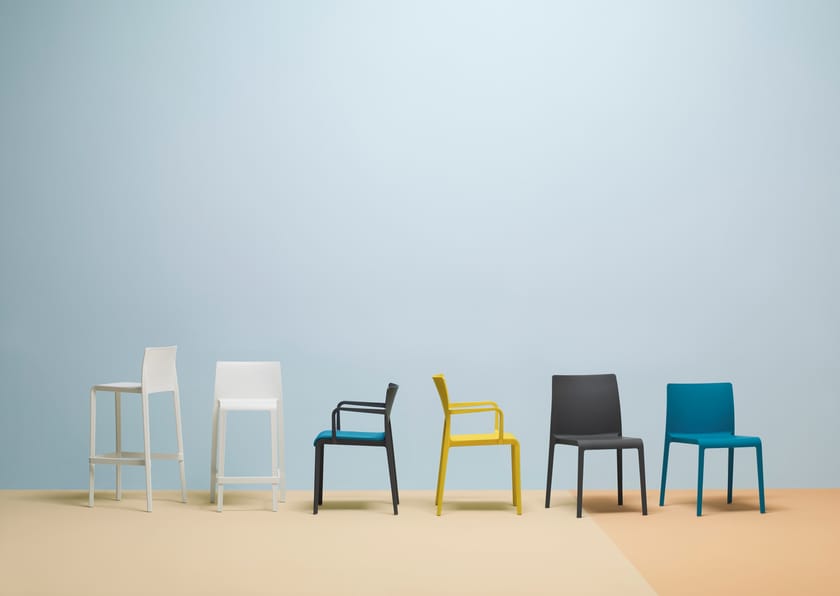 Stackable plastic chair with armrests VOLT 674 By PEDRALI