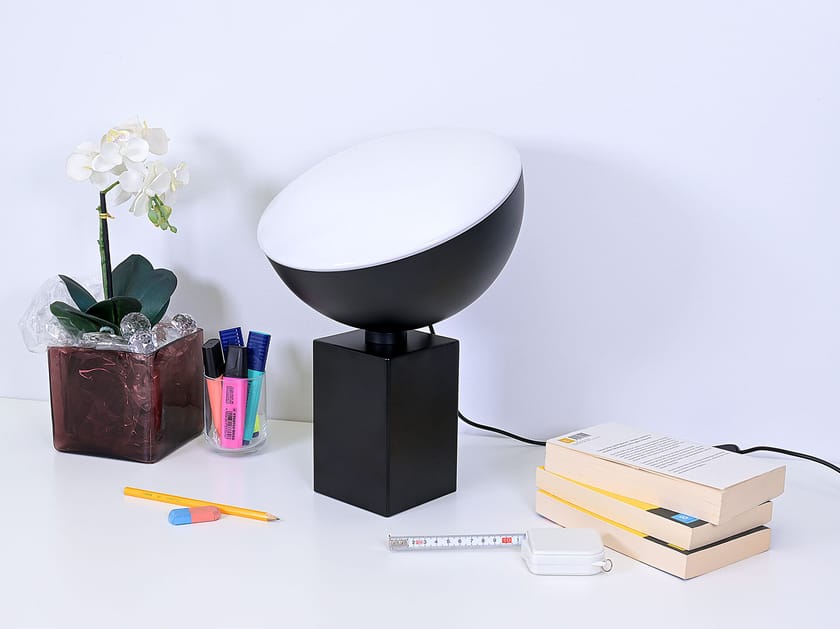 POD Table lamp By Valaisin Grönlund