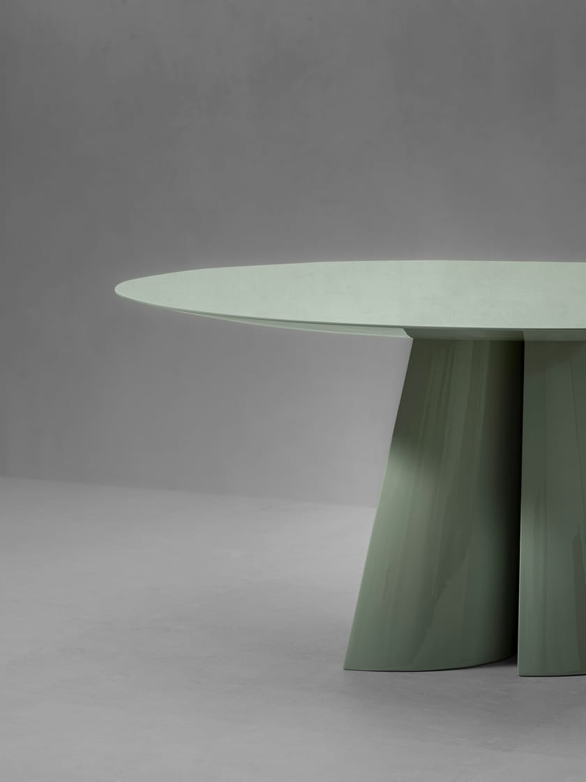 GOT Round oak dining table By Van Rossum