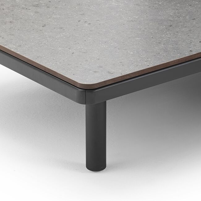 EMMA CROSS Garden side table By Varaschin