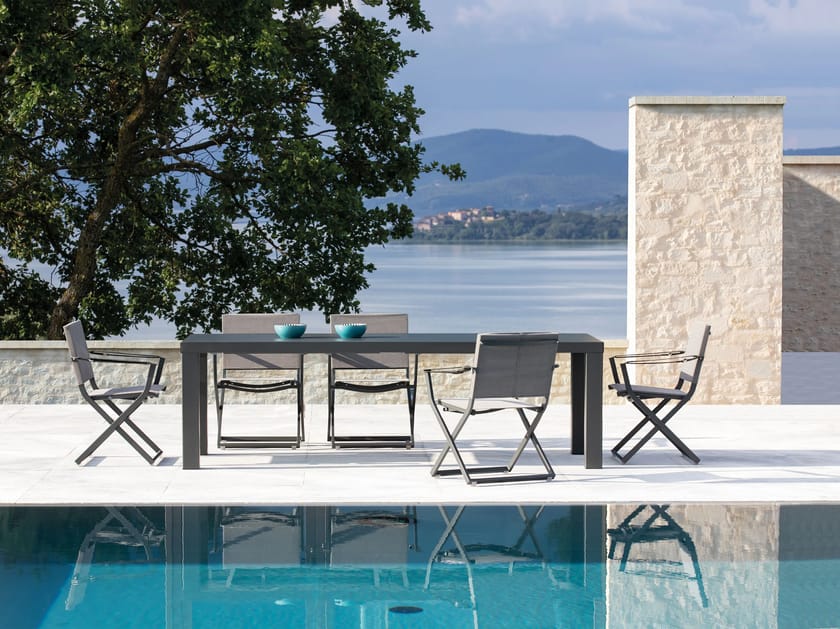 SOFY Rectangular extending metal garden table By Vermobil