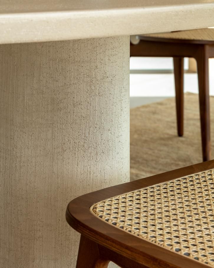 ARI Table By Vincent Sheppard