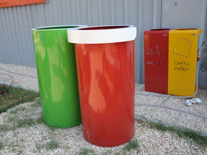 ESSE-O Litter bin By Viscio Urban Design