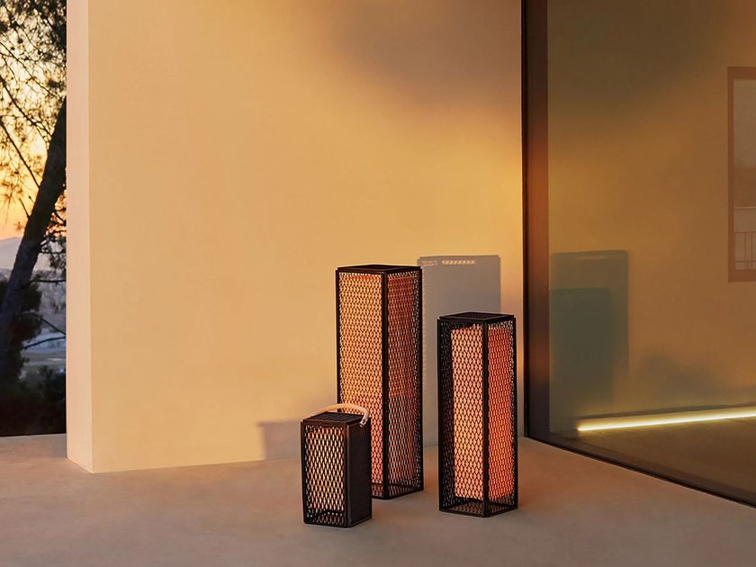 THE FACTORY Aluminium floor lamp By Vondom | design Ramón Esteve