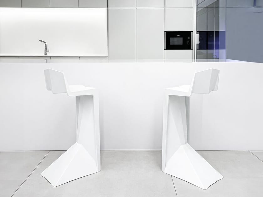 VOXEL Garden stool By Vondom | design Karim Rashid